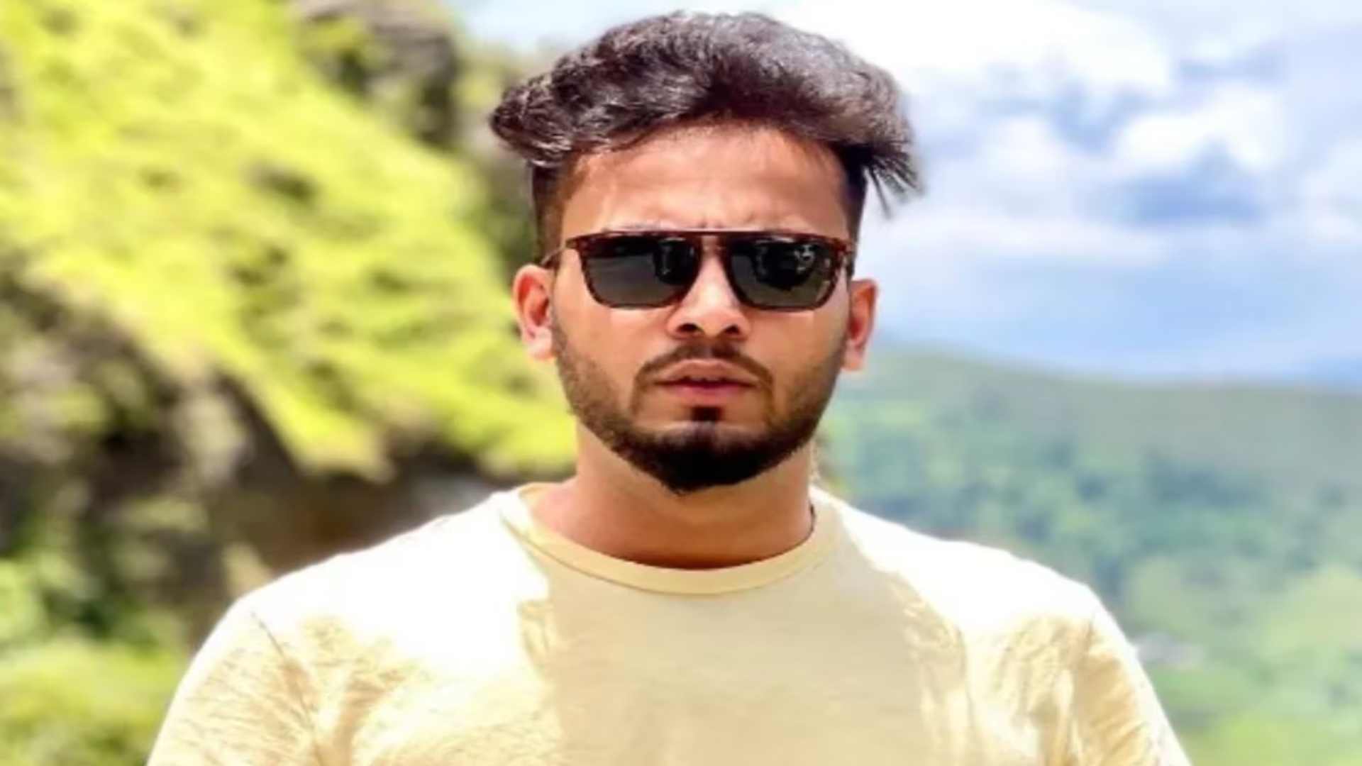Elvish Yadav Height, Age, Girlfriend, Family & Biography